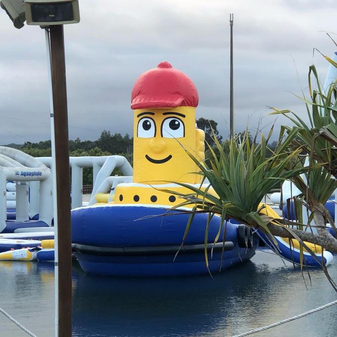 Heat Resistant Swimming Pool Tug Boat Inflatable Water Sports